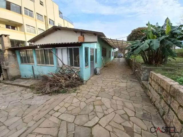 Casa / Sobrado para Venda em Porto Alegre/RS Cristal 4 Quartos