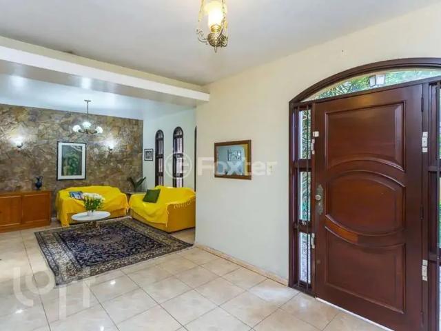 Casa / Sobrado para Venda em Porto Alegre/RS Cristal 4 Quartos