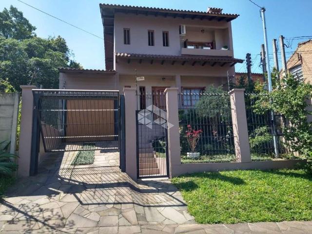 Casa / Sobrado para Venda em Porto Alegre/RS Cristal 4 Quartos