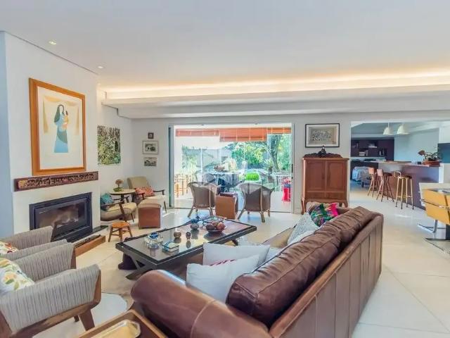 Casa / Sobrado para Venda em Porto Alegre/RS Cristal 4 Quartos