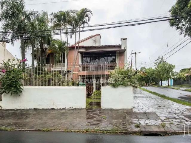 Casa / Sobrado para Venda em Porto Alegre/RS Cristal 4 Quartos