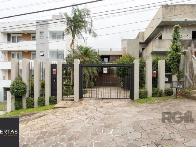 Casa / Sobrado para Venda em Porto Alegre/RS Cristal 4 Quartos