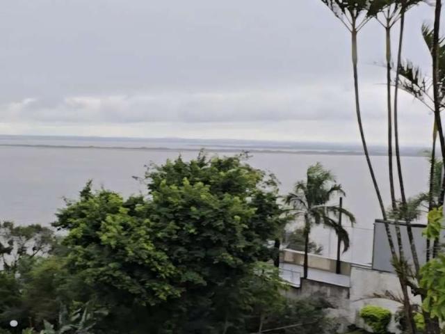 Casa / Sobrado para Venda em Porto Alegre/RS Cristal 4 Quartos