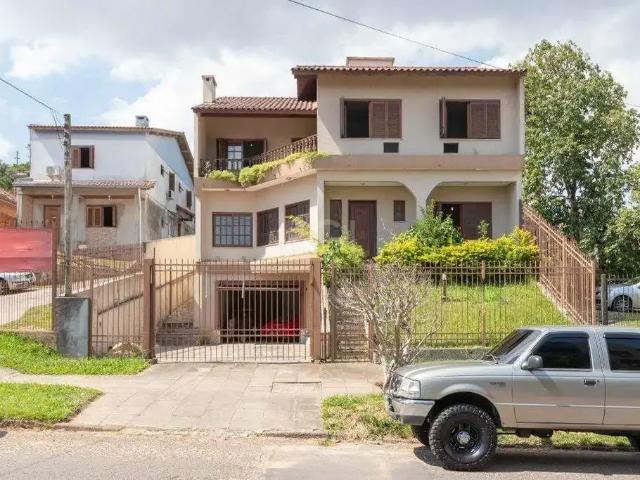 Casa / Sobrado para Venda em Porto Alegre/RS Cristal 4 Quartos