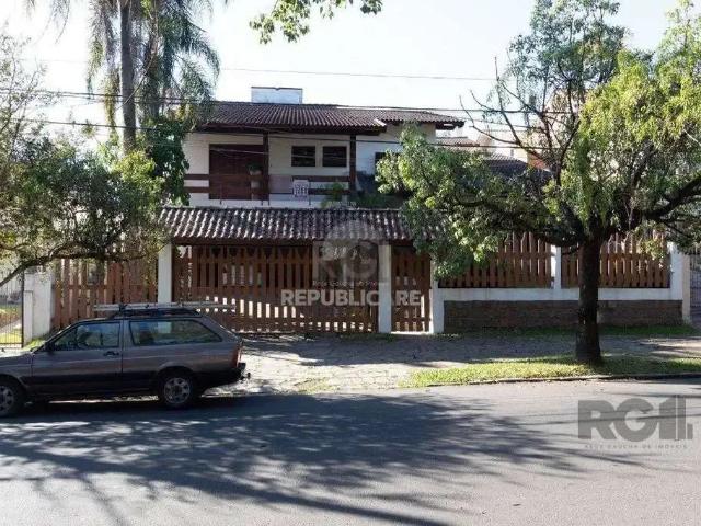 Casa / Sobrado para Venda em Porto Alegre/RS Cristal 4 Quartos