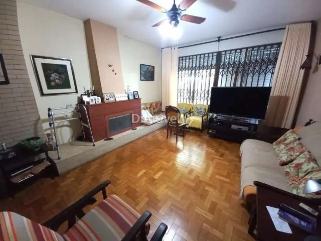 Casa / Sobrado para Venda em Porto Alegre/RS Cristal 5 Quartos
