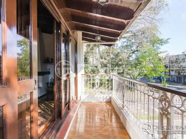 Casa / Sobrado para Venda em Porto Alegre/RS Cristal 5 Quartos
