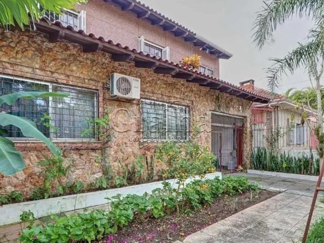 Casa / Sobrado para Venda em Porto Alegre/RS Cristal 5 Quartos