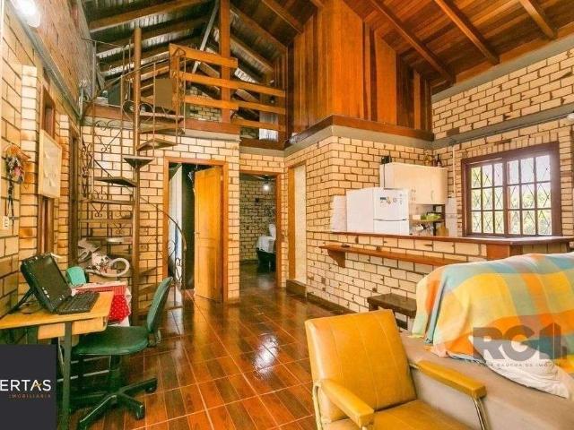 Casa / Sobrado para Venda em Porto Alegre/RS Cristal 5 Quartos