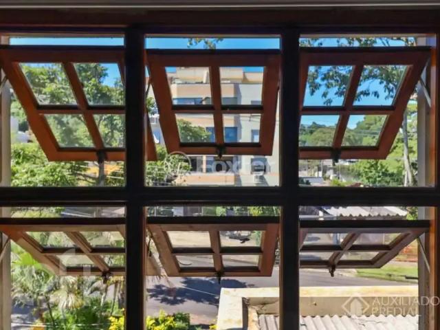 Casa / Sobrado para Venda em Porto Alegre/RS Cristal 5 Quartos
