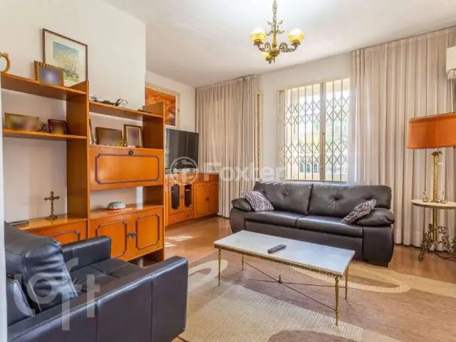 Casa / Sobrado para Venda em Porto Alegre/RS Farroupilha 4 Quartos