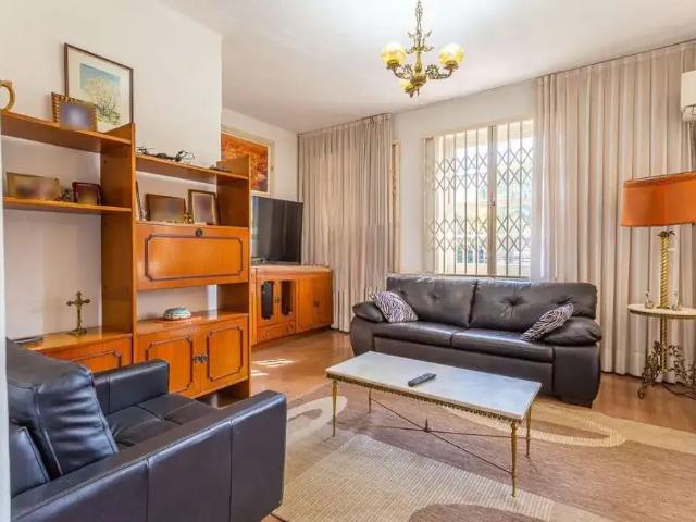Casa / Sobrado para Venda em Porto Alegre/RS Farroupilha 4 Quartos