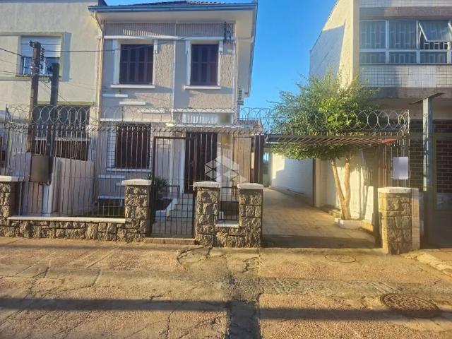 Casa / Sobrado para Venda em Porto Alegre/RS Floresta 3 Quartos