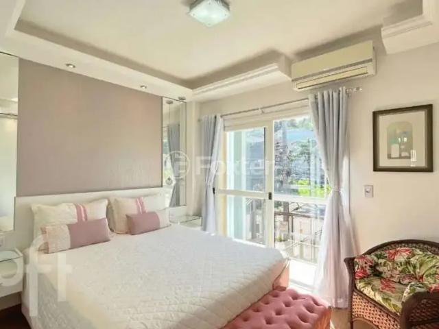 Casa / Sobrado para Venda em Porto Alegre/RS Guarujá 2 Quartos