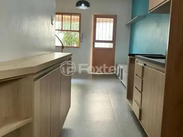 Casa / Sobrado para Venda em Porto Alegre/RS Guarujá 2 Quartos