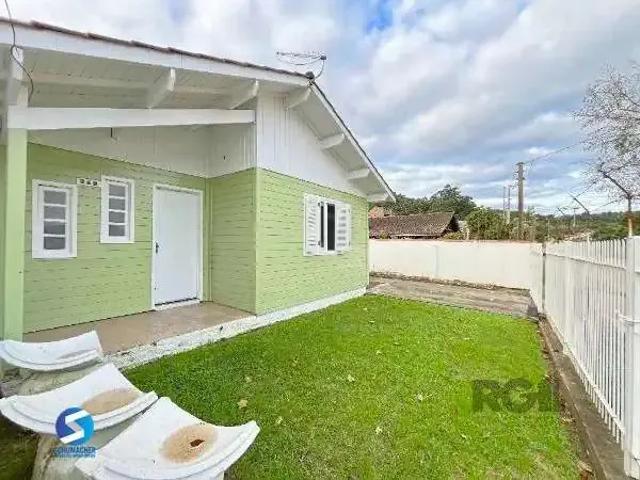 Casa / Sobrado para Venda em Porto Alegre/RS Guarujá 2 Quartos