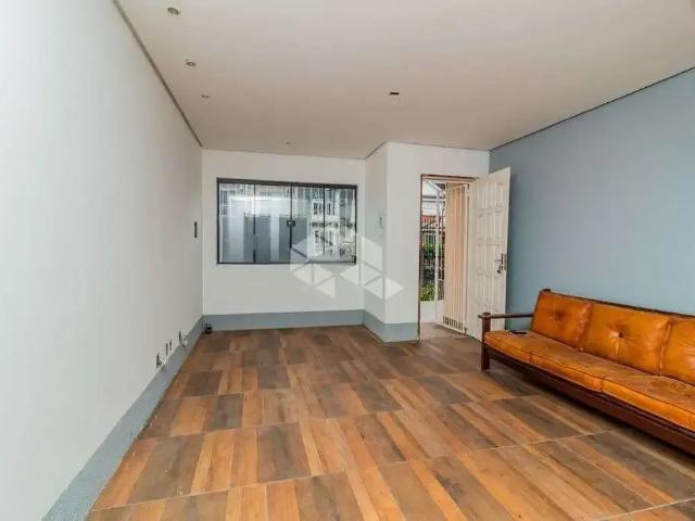 Casa / Sobrado para Venda em Porto Alegre/RS Guarujá 2 Quartos