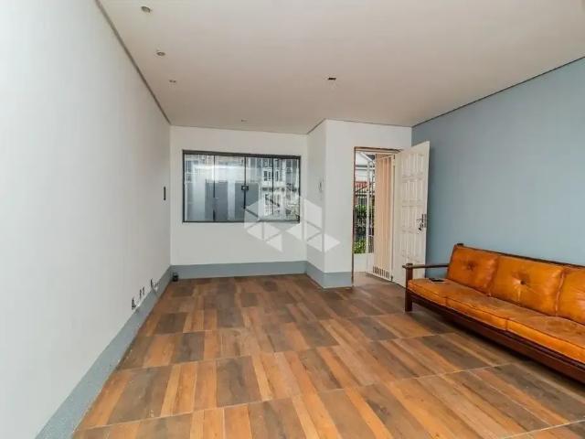 Casa / Sobrado para Venda em Porto Alegre/RS Guarujá 2 Quartos
