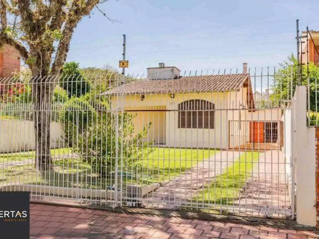 Casa / Sobrado para Venda em Porto Alegre/RS Guarujá 2 Quartos