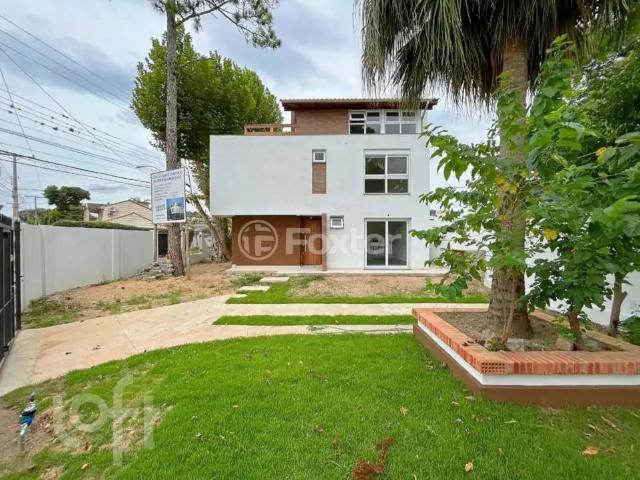 Casa / Sobrado para Venda em Porto Alegre/RS Guarujá 3 Quartos