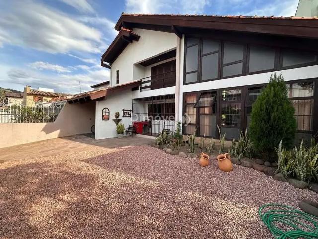 Casa / Sobrado para Venda em Porto Alegre/RS Guarujá 3 Quartos