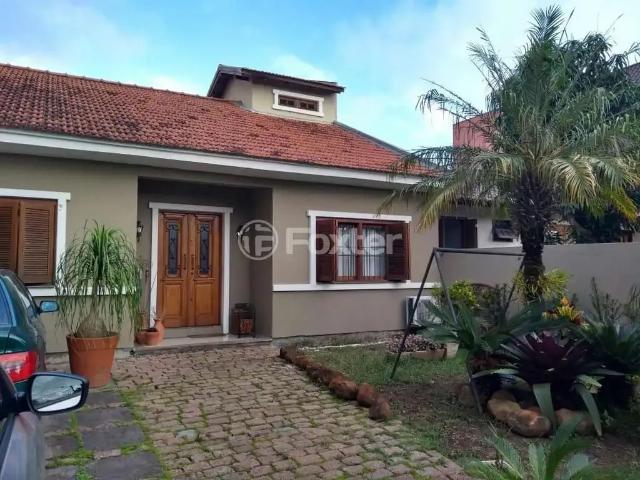 Casa / Sobrado para Venda em Porto Alegre/RS Guarujá 3 Quartos