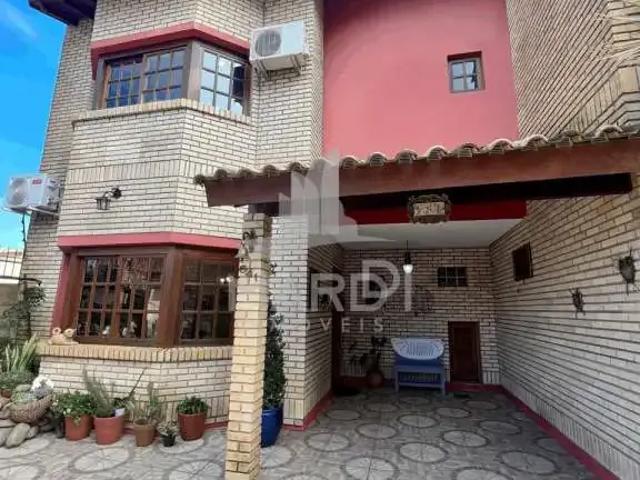 Casa / Sobrado para Venda em Porto Alegre/RS Guarujá 3 Quartos