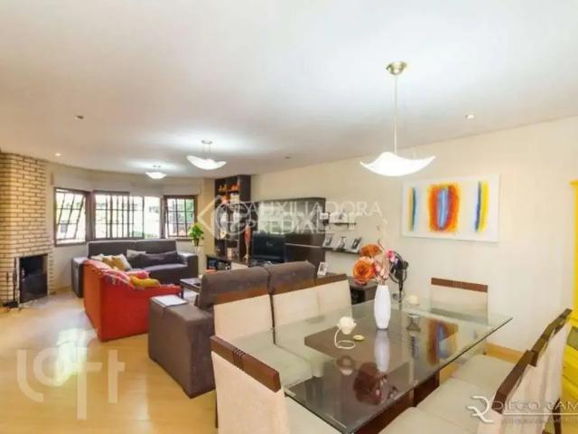 Casa / Sobrado para Venda em Porto Alegre/RS Guarujá 3 Quartos