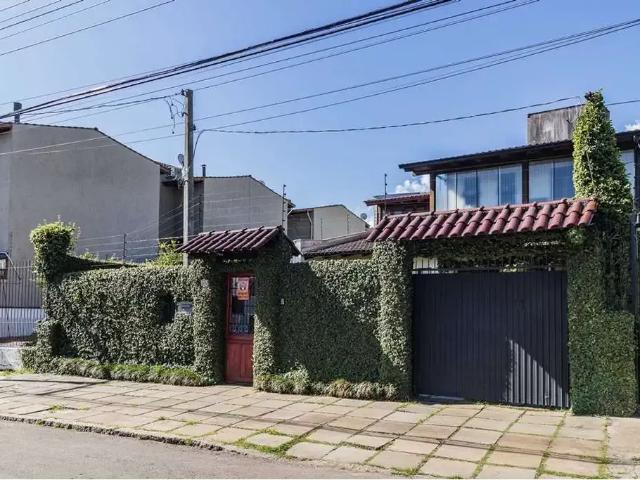 Casa / Sobrado para Venda em Porto Alegre/RS Guarujá 3 Quartos