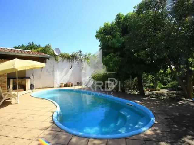 Casa / Sobrado para Venda em Porto Alegre/RS Guarujá 3 Quartos