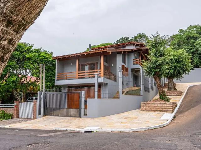 Casa / Sobrado para Venda em Porto Alegre/RS Guarujá 3 Quartos