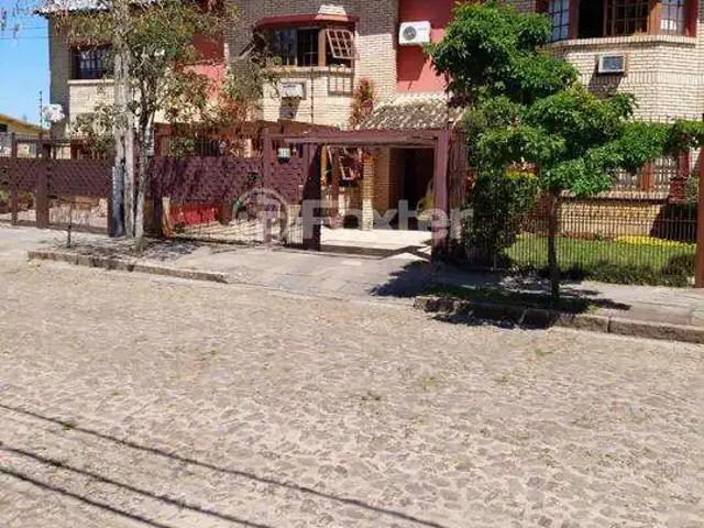 Casa / Sobrado para Venda em Porto Alegre/RS Guarujá 3 Quartos