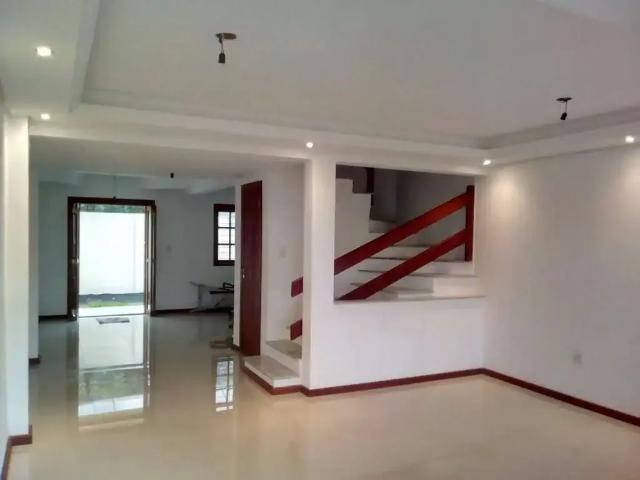 Casa / Sobrado para Venda em Porto Alegre/RS Guarujá 3 Quartos