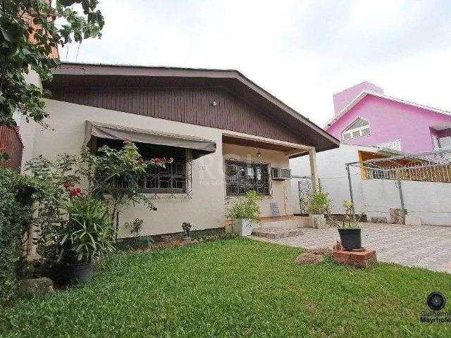 Casa / Sobrado para Venda em Porto Alegre/RS Guarujá 3 Quartos