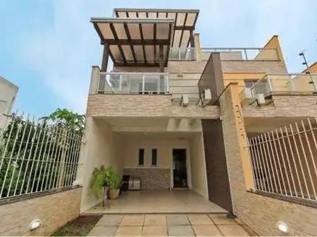Casa / Sobrado para Venda em Porto Alegre/RS Guarujá 3 Quartos