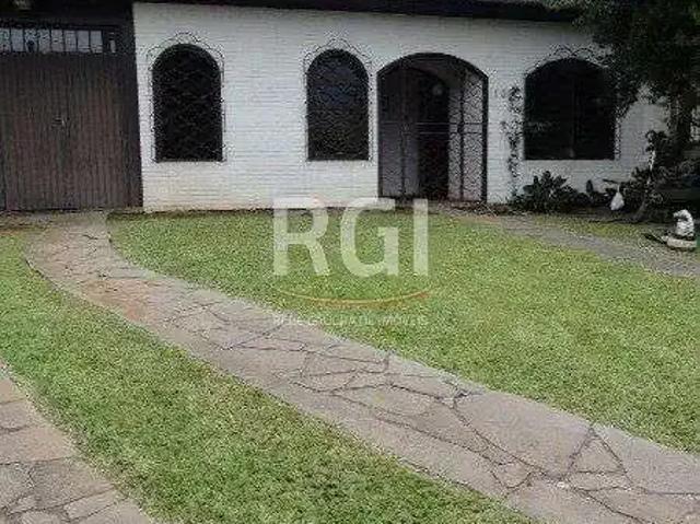 Casa / Sobrado para Venda em Porto Alegre/RS Guarujá 3 Quartos