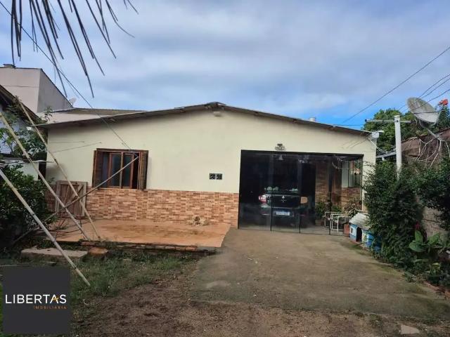 Casa / Sobrado para Venda em Porto Alegre/RS Guarujá 3 Quartos