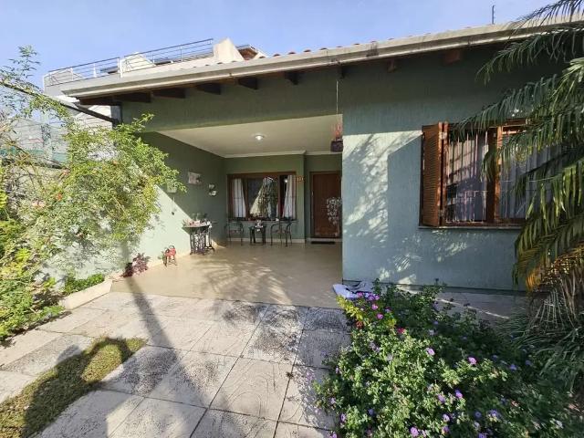 Casa / Sobrado para Venda em Porto Alegre/RS Guarujá 3 Quartos