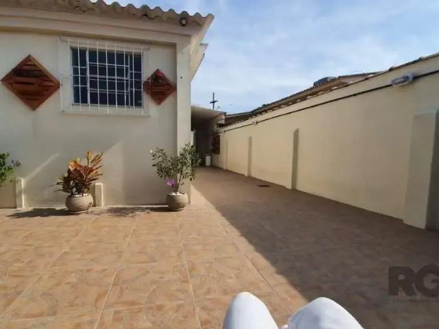 Casa / Sobrado para Venda em Porto Alegre/RS Guarujá 3 Quartos