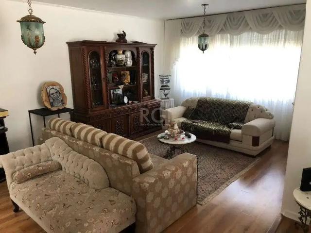 Casa / Sobrado para Venda em Porto Alegre/RS Guarujá 3 Quartos