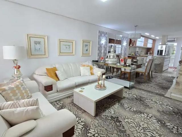 Casa / Sobrado para Venda em Porto Alegre/RS Guarujá 3 Quartos