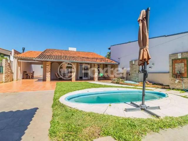 Casa / Sobrado para Venda em Porto Alegre/RS Guarujá 4 Quartos