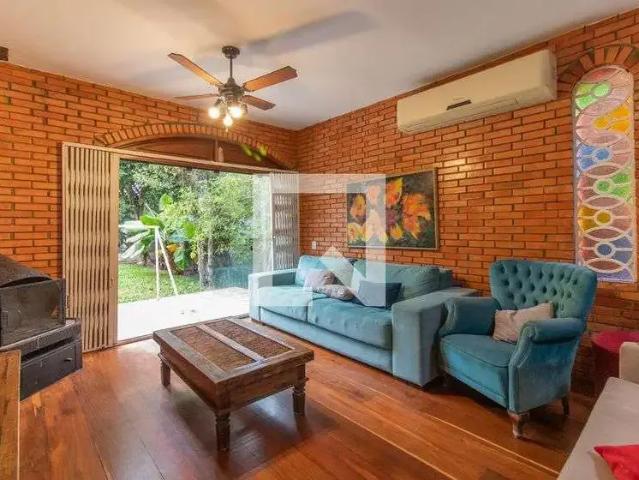Casa / Sobrado para Venda em Porto Alegre/RS Guarujá 4 Quartos