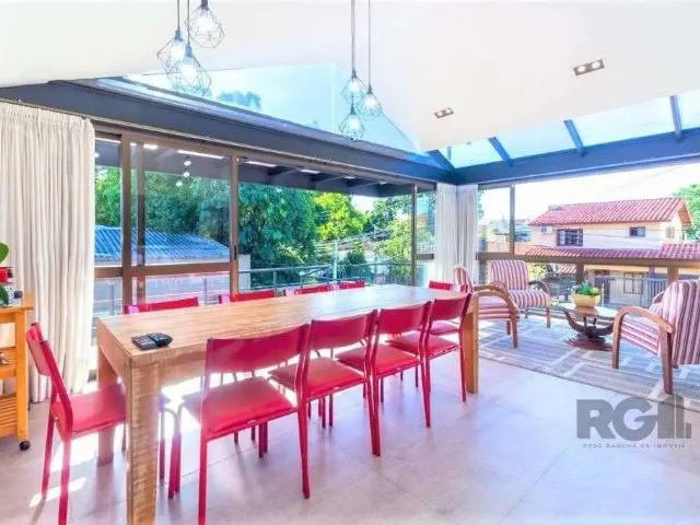 Casa / Sobrado para Venda em Porto Alegre/RS Guarujá 4 Quartos
