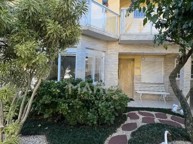 Casa / Sobrado para Venda em Porto Alegre/RS Guarujá 4 Quartos