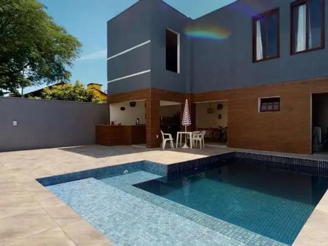 Casa / Sobrado para Venda em Porto Alegre/RS Guarujá 4 Quartos