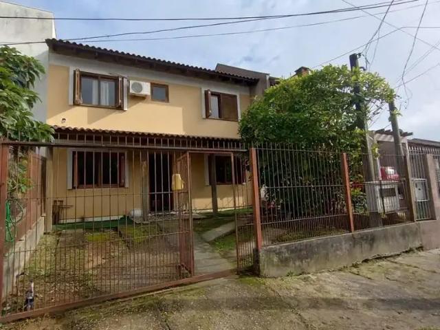 Casa / Sobrado para Venda em Porto Alegre/RS Guarujá 4 Quartos