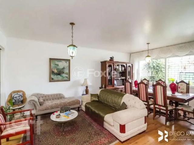 Casa / Sobrado para Venda em Porto Alegre/RS Guarujá 4 Quartos