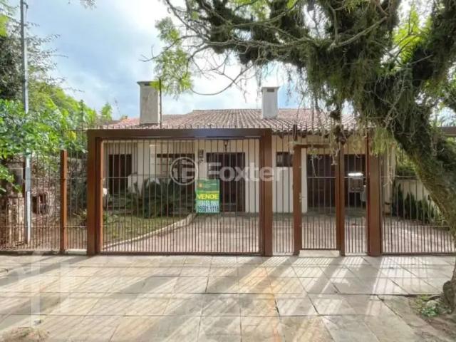 Casa / Sobrado para Venda em Porto Alegre/RS Guarujá 4 Quartos
