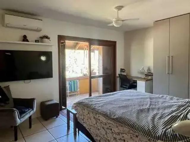 Casa / Sobrado para Venda em Porto Alegre/RS Guarujá 4 Quartos